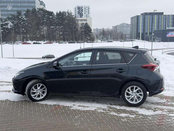 Zils Toyota Auris 2016 Viļņa, ar dzinēja tilpumu 1.60 L un nobraukumu 82 tūkst. km par 9250 €, foto 1 vietnē AUTOMOTO.COM.LV