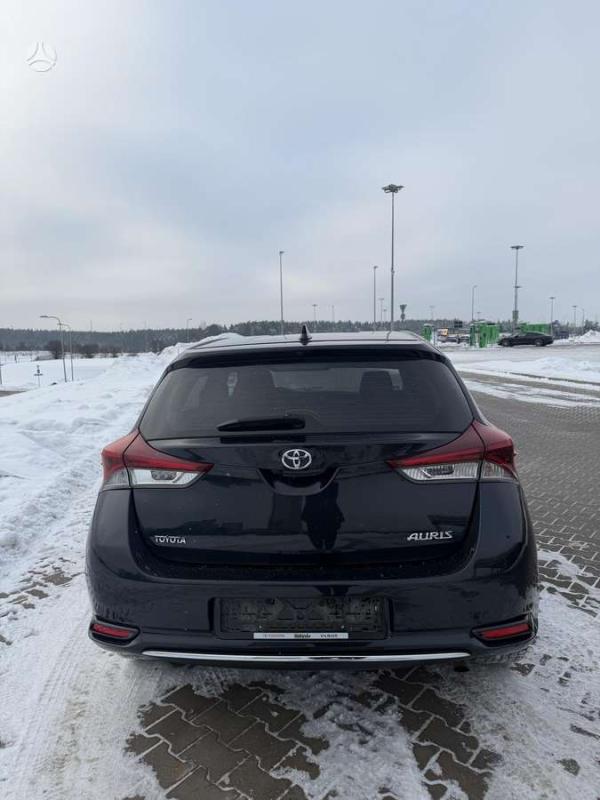 Zils Toyota Auris 2016 Viļņa, ar dzinēja tilpumu 1.60 L un nobraukumu 82 tūkst. km par 9250 €, foto 5 vietnē AUTOMOTO.COM.LV