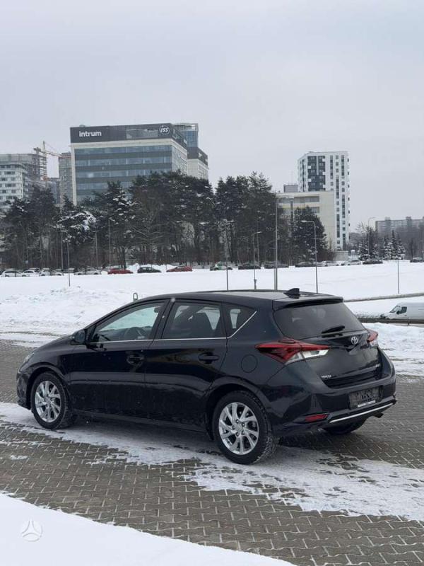 Zils Toyota Auris 2016 Viļņa, ar dzinēja tilpumu 1.60 L un nobraukumu 82 tūkst. km par 9200 €, foto 3 vietnē AUTOMOTO.COM.LV