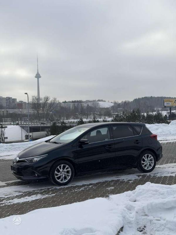 Zils Toyota Auris 2016 Viļņa, ar dzinēja tilpumu 1.60 L un nobraukumu 82 tūkst. km par 9200 €, foto 4 vietnē AUTOMOTO.COM.LV