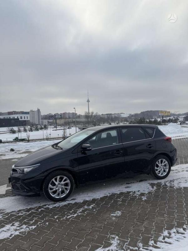 Zils Toyota Auris 2016 Viļņa, ar dzinēja tilpumu 1.60 L un nobraukumu 82 tūkst. km par 9200 €, foto 7 vietnē AUTOMOTO.COM.LV