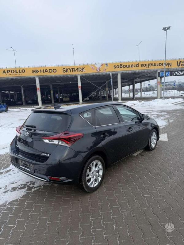 Zils Toyota Auris 2016 Viļņa, ar dzinēja tilpumu 1.60 L un nobraukumu 82 tūkst. km par 9200 €, foto 9 vietnē AUTOMOTO.COM.LV
