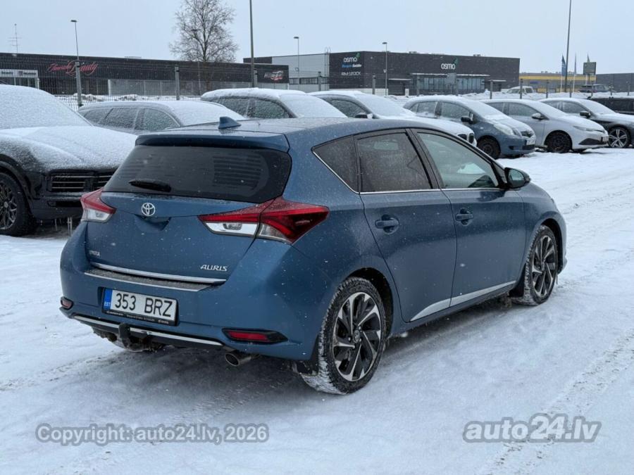 Zils Toyota Auris 2016 Tallina, ar dzinēja tilpumu 1.20 L un nobraukumu 149 tūkst. km par 9990 €, foto 2 vietnē AUTOMOTO.COM.LV