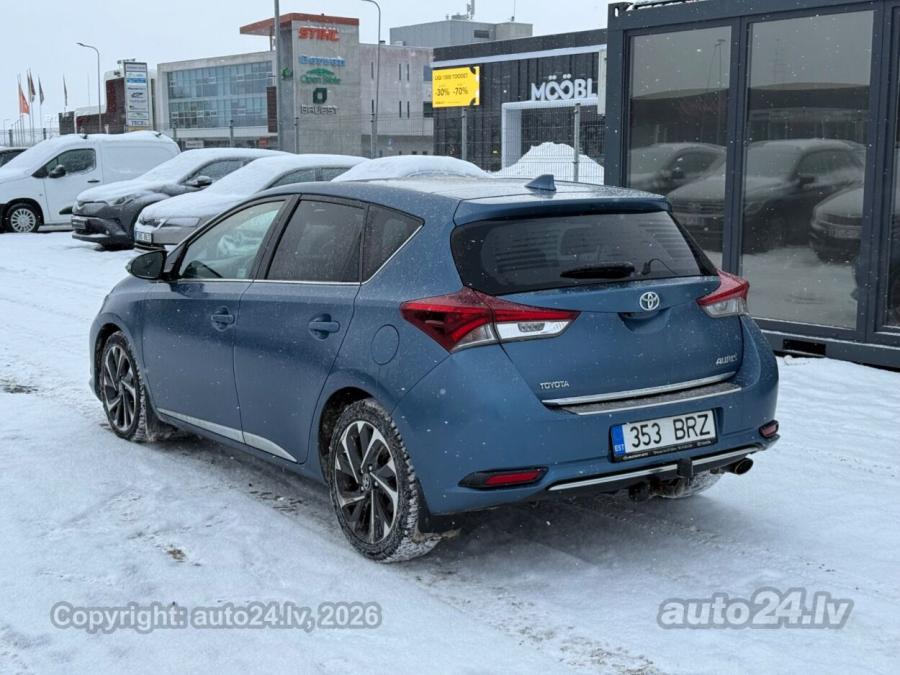 Zils Toyota Auris 2016 Tallina, ar dzinēja tilpumu 1.20 L un nobraukumu 149 tūkst. km par 9990 €, foto 4 vietnē AUTOMOTO.COM.LV