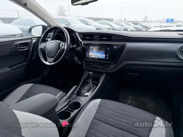 Blue Toyota Auris 2016 in Tallinn, with an engine capacity of 1.20 L and mileage of 149 thousand km for 9990 €, photo 7 on AUTOMOTO.COM.LV