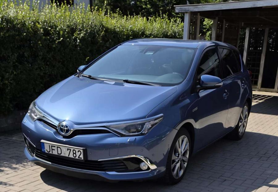Zils Toyota Auris 2016 Viļņa, ar dzinēja tilpumu 1.80 L un nobraukumu 75 tūkst. km par 14700 €, foto 1 vietnē AUTOMOTO.COM.LV