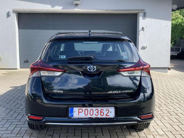 Blue Toyota Auris 2016 in Jonava, with an engine capacity of 1.80 L and mileage of 208 thousand km for 9950 €, photo 5 on AUTOMOTO.COM.LV