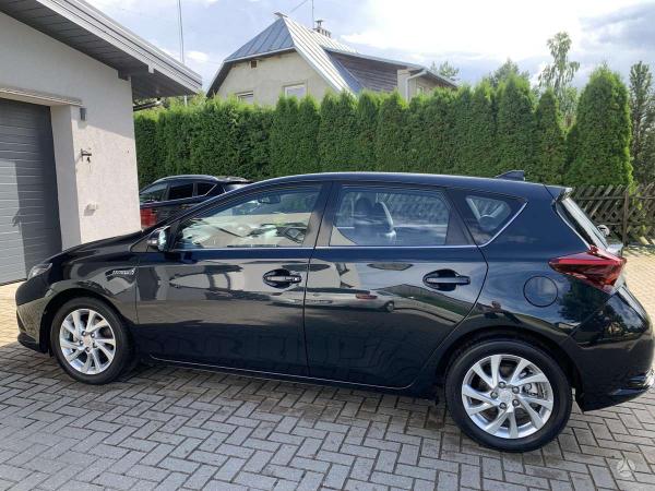 Blue Toyota Auris 2016 in Jonava, with an engine capacity of 1.80 L and mileage of 208 thousand km for 9950 €, photo 8 on AUTOMOTO.COM.LV