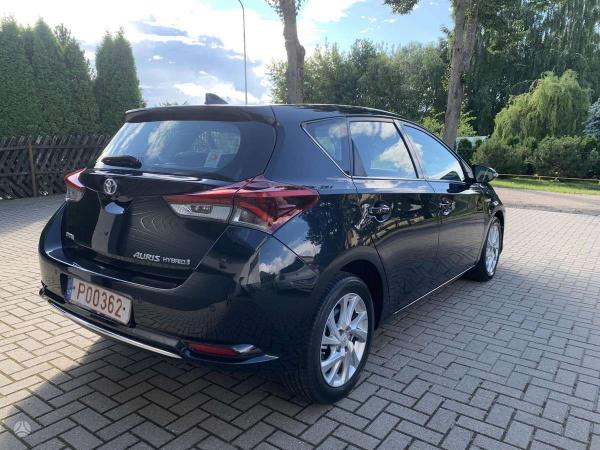 Blue Toyota Auris 2016 in Jonava, with an engine capacity of 1.80 L and mileage of 208 thousand km for 9950 €, photo 9 on AUTOMOTO.COM.LV