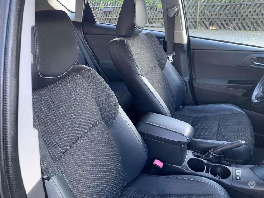 Zils Toyota Auris 2016 Jonava, ar dzinēja tilpumu 1.80 L un nobraukumu 208 tūkst. km par 9950 €, foto 13 vietnē AUTOMOTO.COM.LV