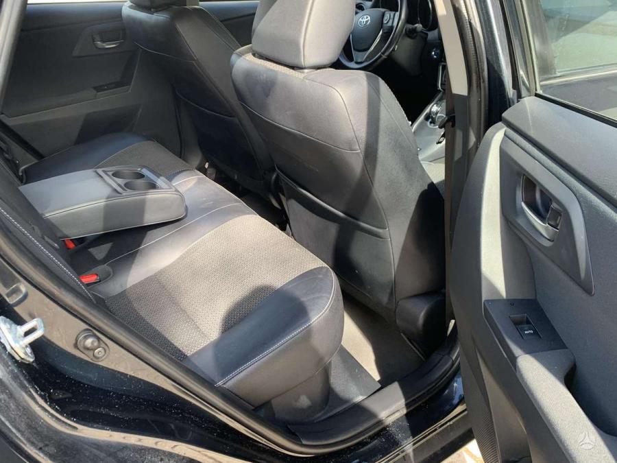 Zils Toyota Auris 2016 Jonava, ar dzinēja tilpumu 1.80 L un nobraukumu 208 tūkst. km par 9950 €, foto 19 vietnē AUTOMOTO.COM.LV