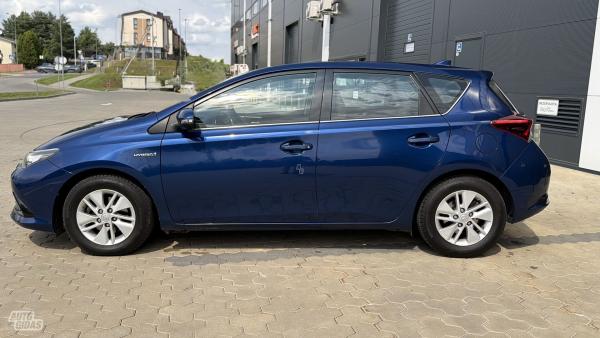 Blue Toyota Auris 2016 in Vilnius, with an engine capacity of 1.80 L and mileage of 238 thousand km for 7800 €, photo 3 on AUTOMOTO.COM.LV