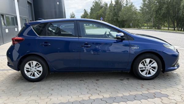 Blue Toyota Auris 2016 in Vilnius, with an engine capacity of 1.80 L and mileage of 238 thousand km for 7800 €, photo 5 on AUTOMOTO.COM.LV