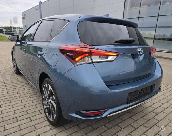Zils Toyota Auris 2016 Panevēža, ar dzinēja tilpumu 1.80 L un nobraukumu 238 tūkst. km par 9499 €, foto 3 vietnē AUTOMOTO.COM.LV