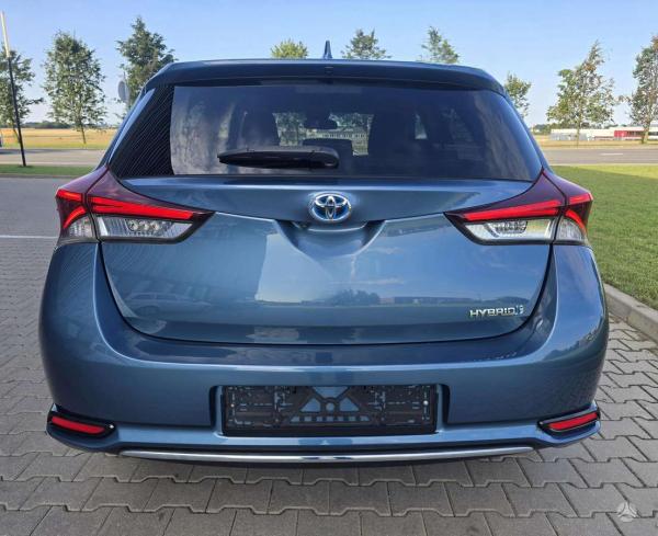 Blue Toyota Auris 2016 in Panevezys, with an engine capacity of 1.80 L and mileage of 238 thousand km for 8999 €, photo 4 on AUTOMOTO.COM.LV