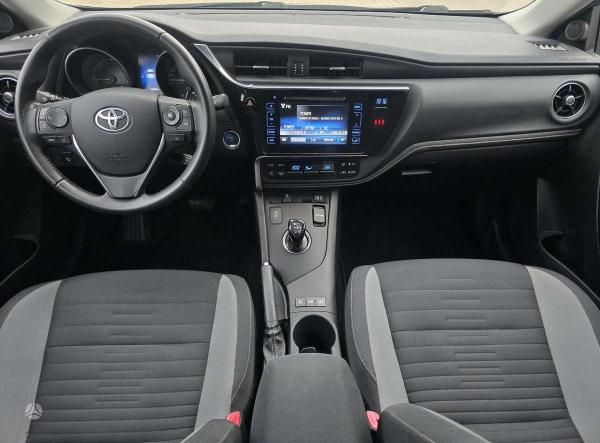 Blue Toyota Auris 2016 in Panevezys, with an engine capacity of 1.80 L and mileage of 238 thousand km for 8999 €, photo 10 on AUTOMOTO.COM.LV