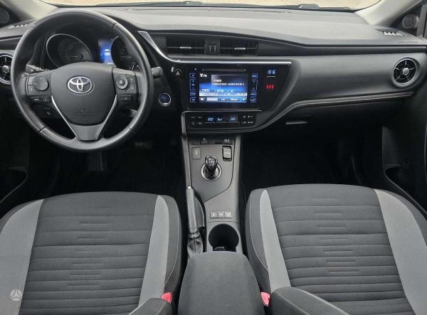 Blue Toyota Auris 2016 in Panevezys, with an engine capacity of 1.80 L and mileage of 238 thousand km for 8999 €, photo 11 on AUTOMOTO.COM.LV