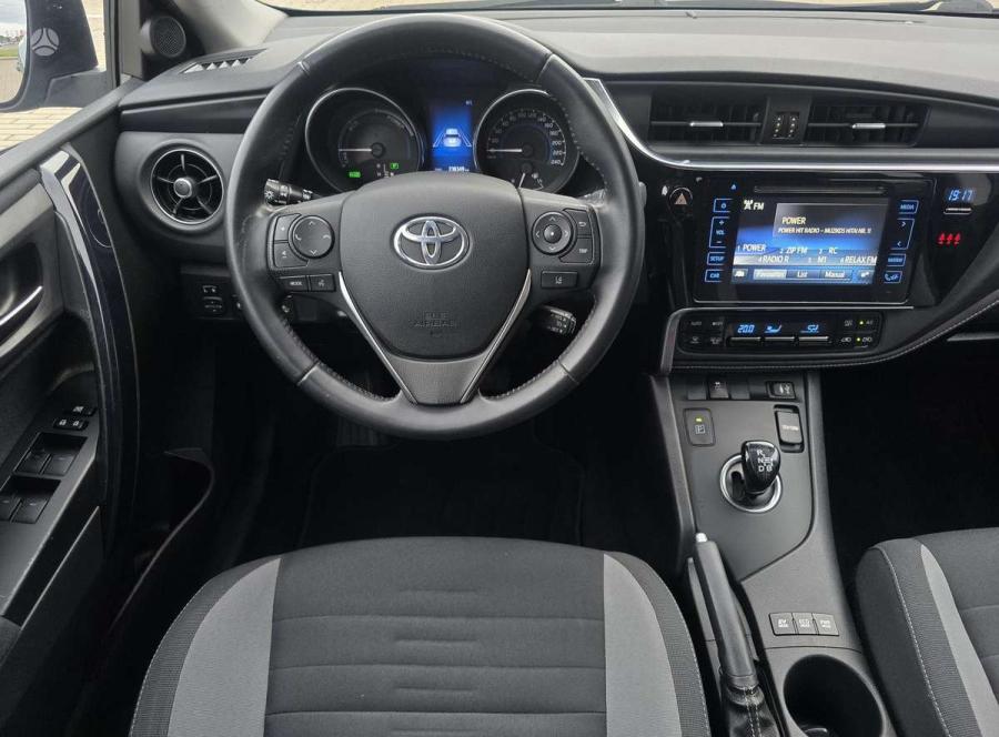 Blue Toyota Auris 2016 in Panevezys, with an engine capacity of 1.80 L and mileage of 238 thousand km for 8999 €, photo 17 on AUTOMOTO.COM.LV