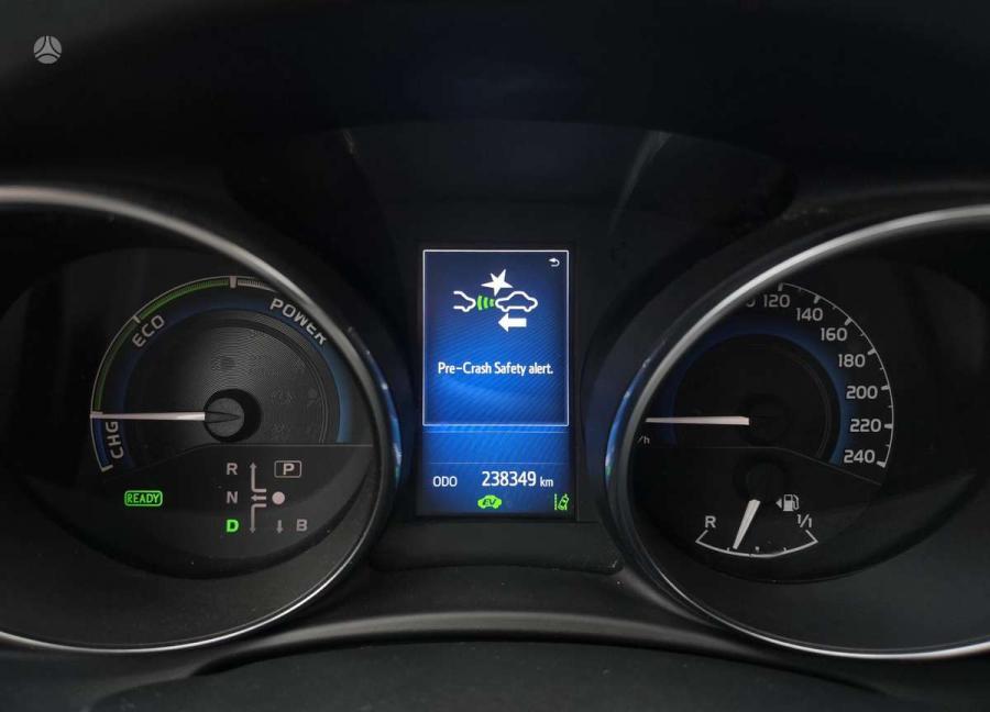 Blue Toyota Auris 2016 in Panevezys, with an engine capacity of 1.80 L and mileage of 238 thousand km for 8999 €, photo 20 on AUTOMOTO.COM.LV