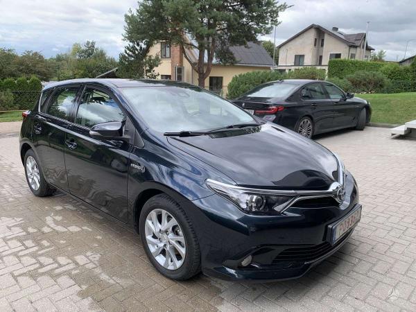 Blue Toyota Auris 2016 in Kaunas, with an engine capacity of 1.80 L and mileage of 208 thousand km for 9950 €, photo 3 on AUTOMOTO.COM.LV
