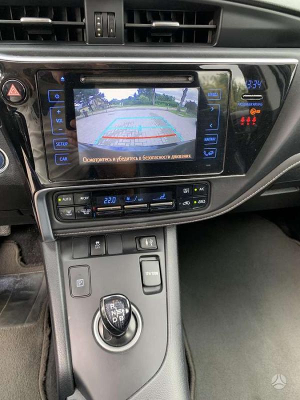 Blue Toyota Auris 2016 in Kaunas, with an engine capacity of 1.80 L and mileage of 208 thousand km for 9950 €, photo 11 on AUTOMOTO.COM.LV