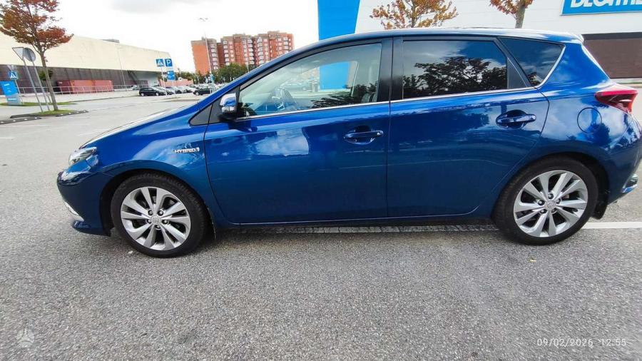 Blue Toyota Auris 2016 in Klaipeda, with an engine capacity of 1.80 L and mileage of 135 thousand km for 13900 €, photo 3 on AUTOMOTO.COM.LV