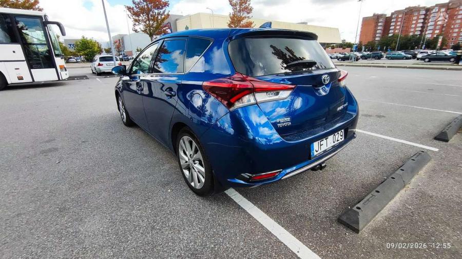 Blue Toyota Auris 2016 in Klaipeda, with an engine capacity of 1.80 L and mileage of 135 thousand km for 13900 €, photo 4 on AUTOMOTO.COM.LV