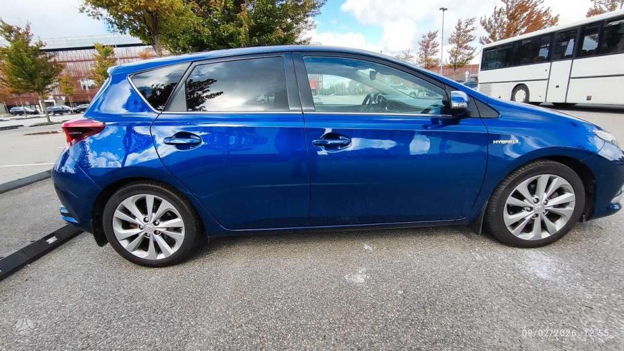 Blue Toyota Auris 2016 in Klaipeda, with an engine capacity of 1.80 L and mileage of 135 thousand km for 13900 €, photo 6 on AUTOMOTO.COM.LV