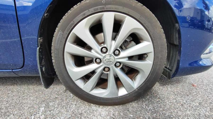 Blue Toyota Auris 2016 in Klaipeda, with an engine capacity of 1.80 L and mileage of 135 thousand km for 13900 €, photo 8 on AUTOMOTO.COM.LV
