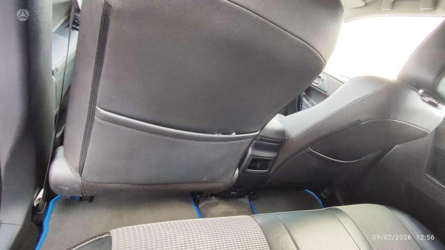 Blue Toyota Auris 2016 in Klaipeda, with an engine capacity of 1.80 L and mileage of 135 thousand km for 13900 €, photo 14 on AUTOMOTO.COM.LV