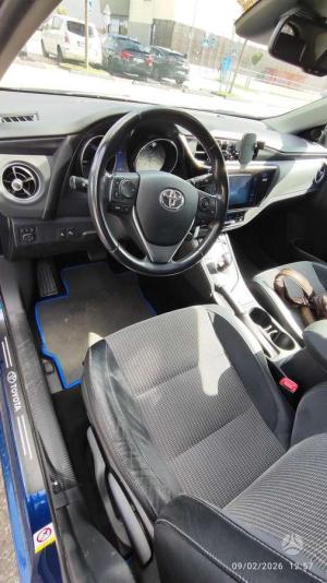Blue Toyota Auris 2016 in Klaipeda, with an engine capacity of 1.80 L and mileage of 135 thousand km for 13900 €, photo 16 on AUTOMOTO.COM.LV