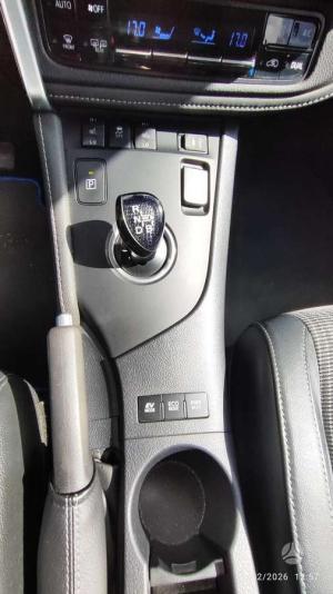 Blue Toyota Auris 2016 in Klaipeda, with an engine capacity of 1.80 L and mileage of 135 thousand km for 13900 €, photo 18 on AUTOMOTO.COM.LV