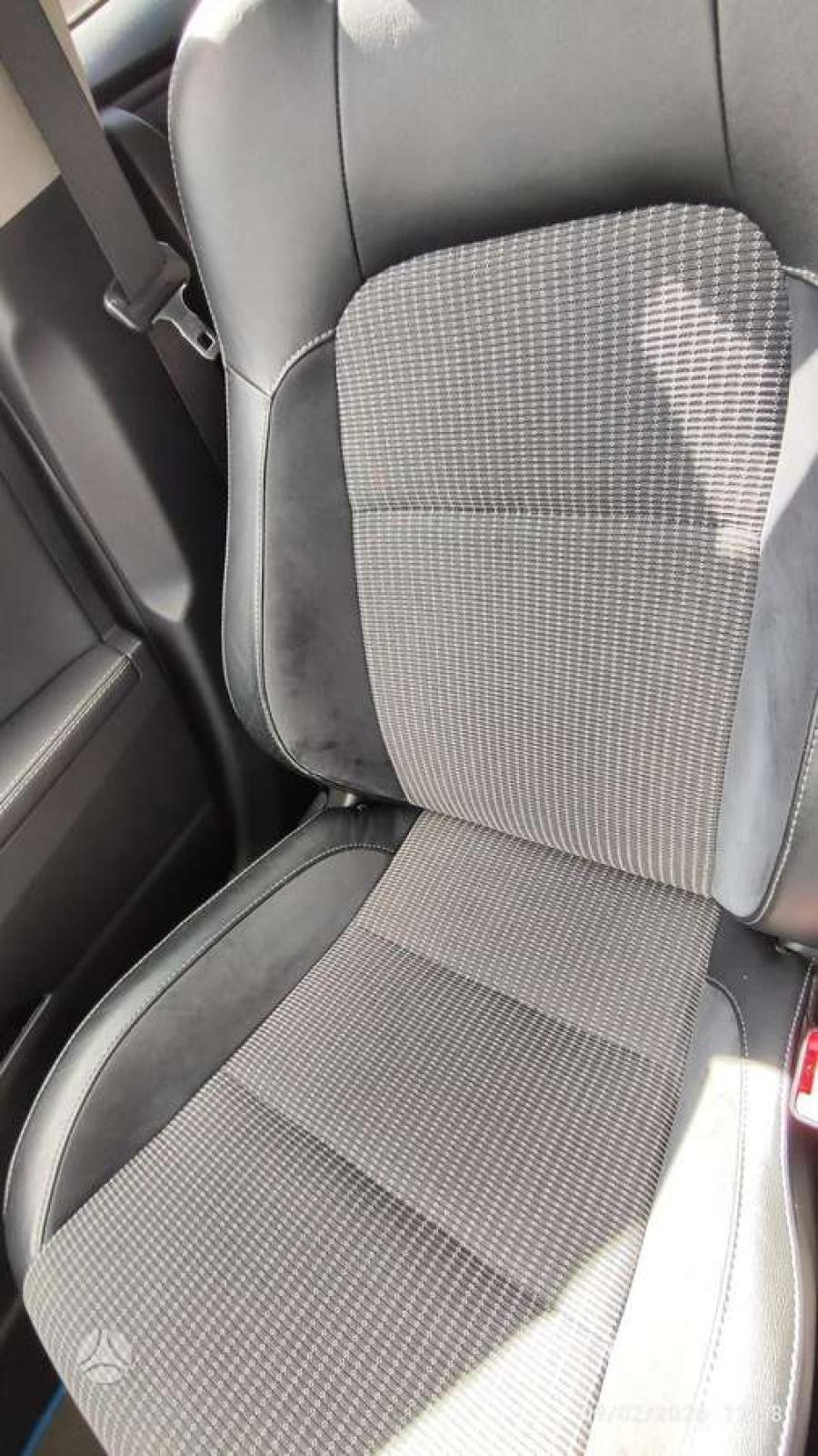 Blue Toyota Auris 2016 in Klaipeda, with an engine capacity of 1.80 L and mileage of 135 thousand km for 13900 €, photo 20 on AUTOMOTO.COM.LV