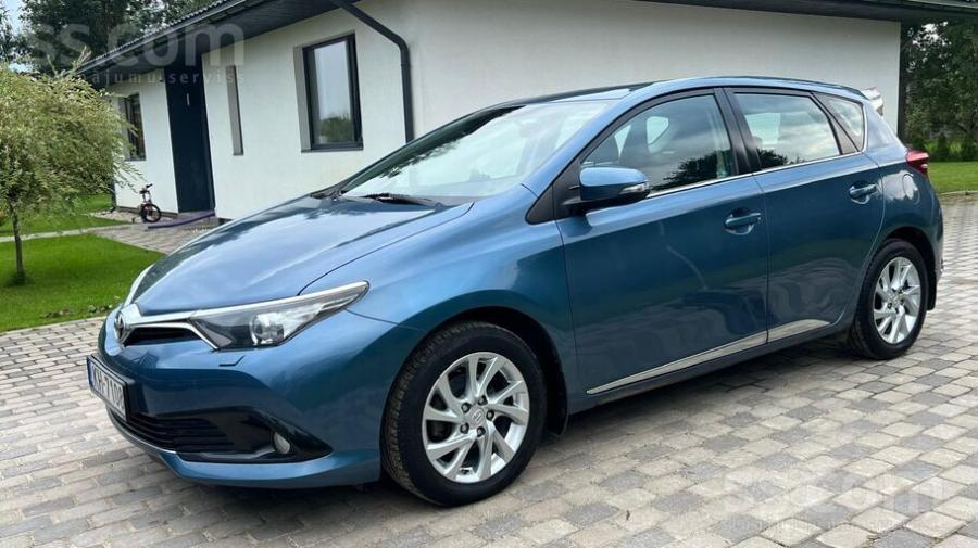 Zils Toyota Auris 2016 Ogre, ar dzinēja tilpumu 1.60 L un nobraukumu 103 tūkst. km par 7500 €, foto 1 vietnē AUTOMOTO.COM.LV