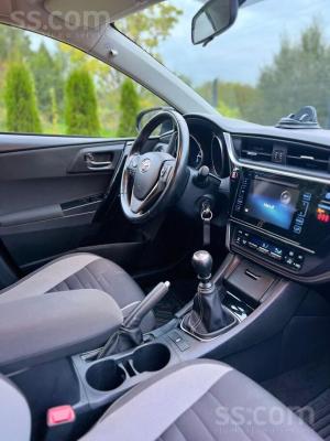 Zils Toyota Auris 2016 Ogre, ar dzinēja tilpumu 1.60 L un nobraukumu 103 tūkst. km par 7500 €, foto 5 vietnē AUTOMOTO.COM.LV
