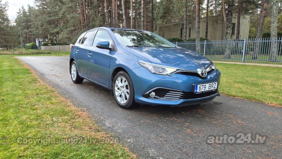 Zils Toyota Auris 2016 Tallina, ar dzinēja tilpumu 1.60 L un nobraukumu 69 tūkst. km par 11300 €, foto 1 vietnē AUTOMOTO.COM.LV