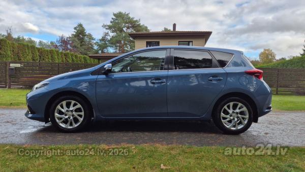 Zils Toyota Auris 2016 Tallina, ar dzinēja tilpumu 1.60 L un nobraukumu 69 tūkst. km par 11300 €, foto 5 vietnē AUTOMOTO.COM.LV