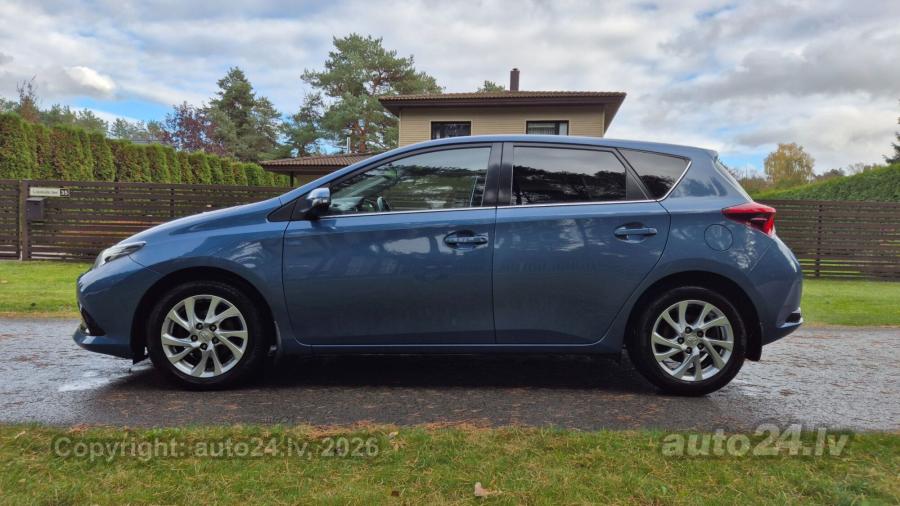 Zils Toyota Auris 2016 Tallina, ar dzinēja tilpumu 1.60 L un nobraukumu 69 tūkst. km par 11300 €, foto 5 vietnē AUTOMOTO.COM.LV