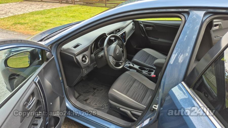 Zils Toyota Auris 2016 Tallina, ar dzinēja tilpumu 1.60 L un nobraukumu 69 tūkst. km par 11300 €, foto 10 vietnē AUTOMOTO.COM.LV