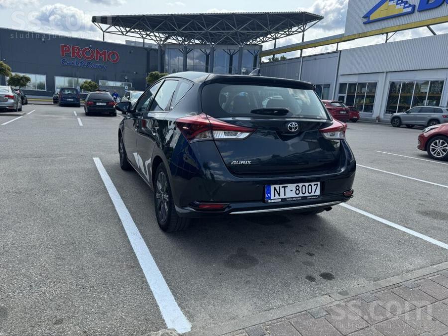 Zils Toyota Auris 2017 Rīga, ar dzinēja tilpumu 1.60 L un nobraukumu 79 tūkst. km par 1900 €, foto 3 vietnē AUTOMOTO.COM.LV