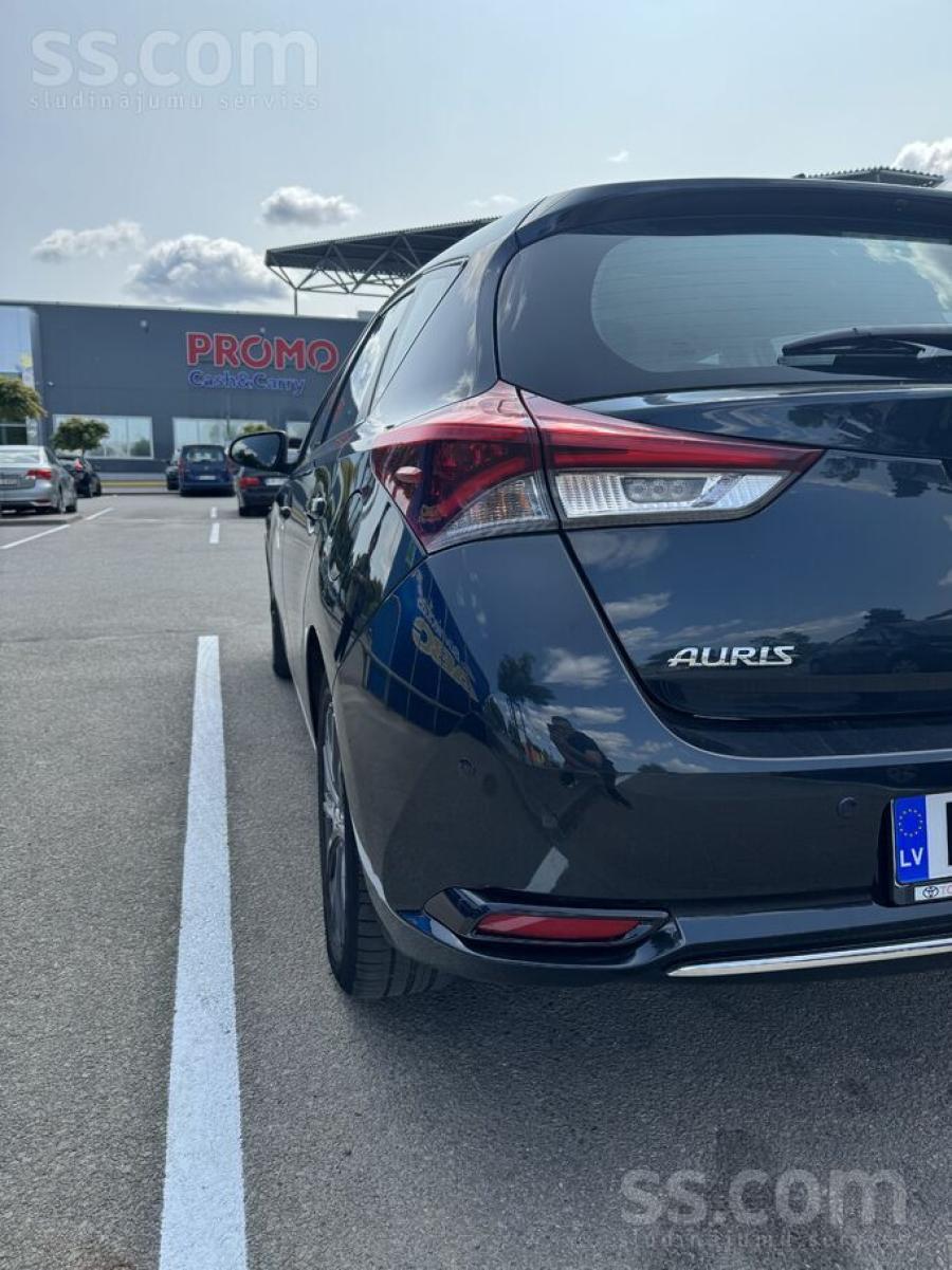 Zils Toyota Auris 2017 Rīga, ar dzinēja tilpumu 1.60 L un nobraukumu 79 tūkst. km par 1900 €, foto 5 vietnē AUTOMOTO.COM.LV