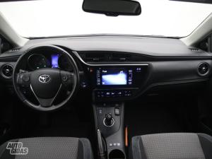 Blue Toyota Auris 2017 in Vilnius, with an engine capacity of 1.80 L and mileage of 144 thousand km for 13899 €, photo 2 on AUTOMOTO.COM.LV