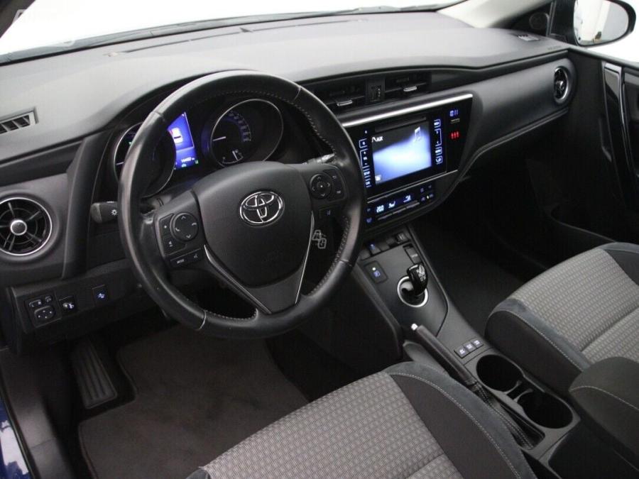 Blue Toyota Auris 2017 in Vilnius, with an engine capacity of 1.80 L and mileage of 144 thousand km for 13899 €, photo 16 on AUTOMOTO.COM.LV