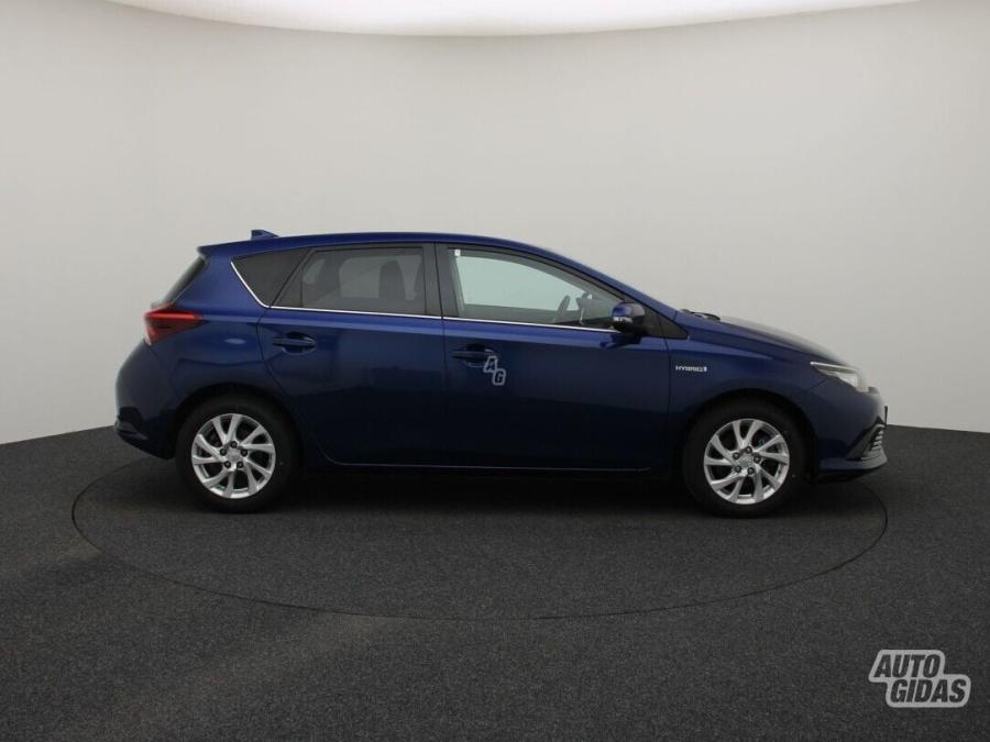 Blue Toyota Auris 2017 in Vilnius, with an engine capacity of 1.80 L and mileage of 193 thousand km for 12399 €, photo 9 on AUTOMOTO.COM.LV