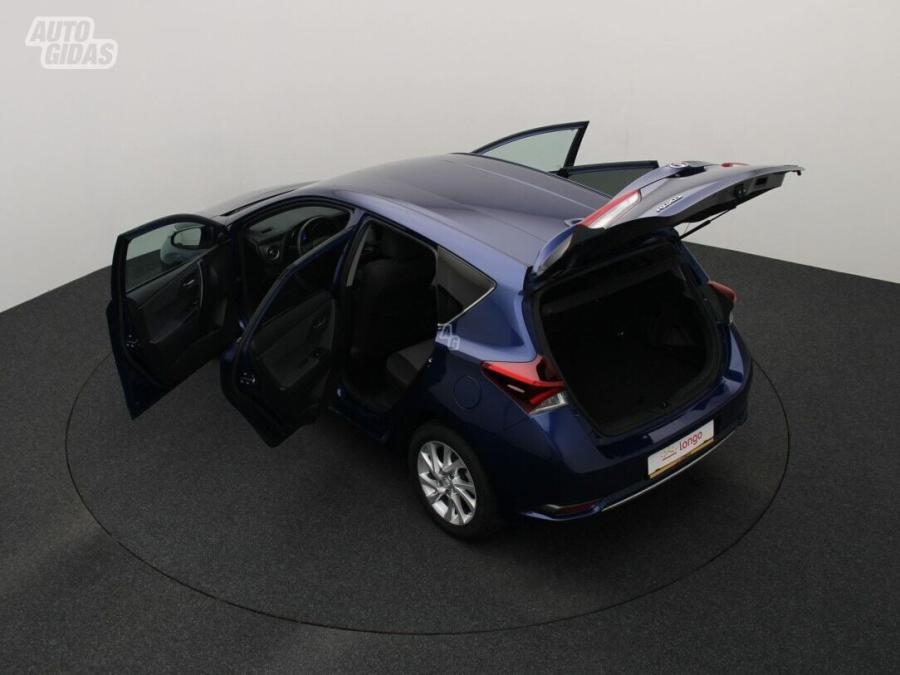 Blue Toyota Auris 2017 in Vilnius, with an engine capacity of 1.80 L and mileage of 193 thousand km for 12399 €, photo 13 on AUTOMOTO.COM.LV