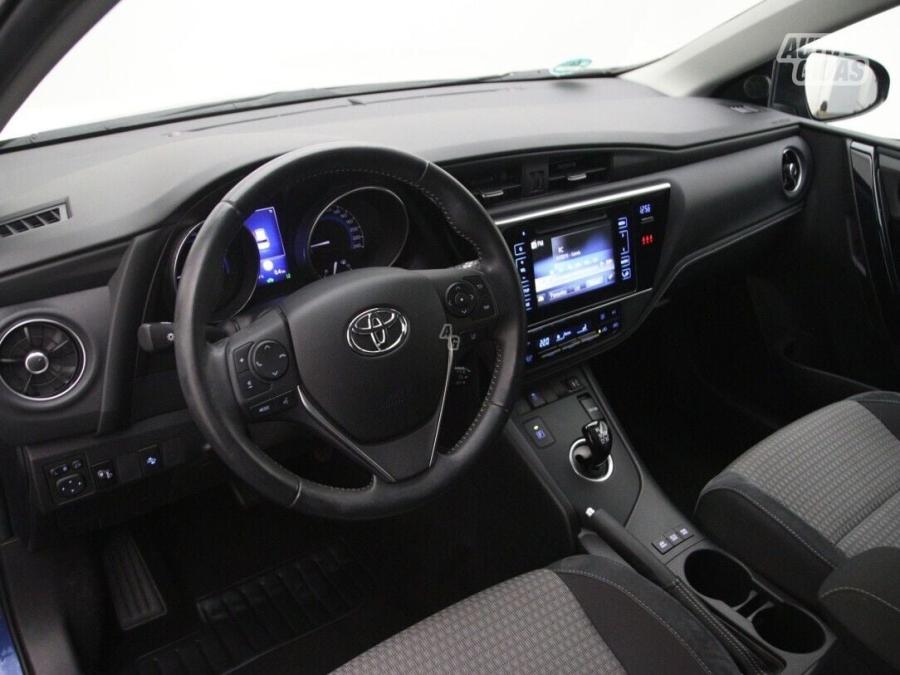 Blue Toyota Auris 2017 in Vilnius, with an engine capacity of 1.80 L and mileage of 193 thousand km for 12399 €, photo 16 on AUTOMOTO.COM.LV