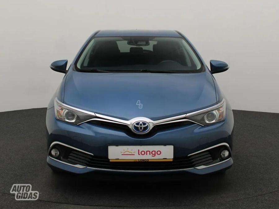 Blue Toyota Auris 2017 in Vilnius, with an engine capacity of 1.80 L and mileage of 242 thousand km for 11599 €, photo 4 on AUTOMOTO.COM.LV