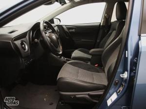 Blue Toyota Auris 2017 in Vilnius, with an engine capacity of 1.80 L and mileage of 242 thousand km for 11599 €, photo 5 on AUTOMOTO.COM.LV