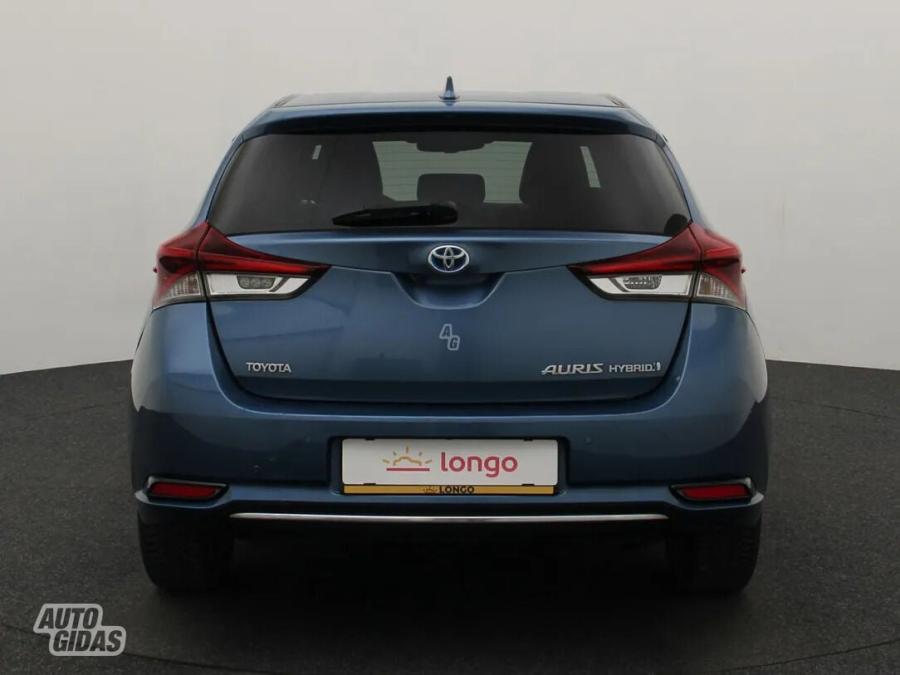 Blue Toyota Auris 2017 in Vilnius, with an engine capacity of 1.80 L and mileage of 242 thousand km for 11599 €, photo 6 on AUTOMOTO.COM.LV