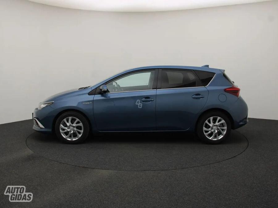 Blue Toyota Auris 2017 in Vilnius, with an engine capacity of 1.80 L and mileage of 242 thousand km for 11599 €, photo 7 on AUTOMOTO.COM.LV